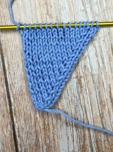 KLL stricken (Knit Left Loop) | simpleknittingpatterns.com