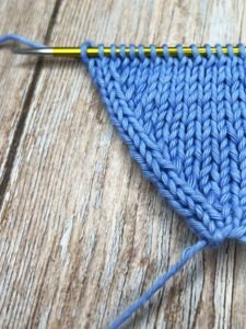 PLL stricken (Purl Left Loop) | simpleknittingpatterns.com