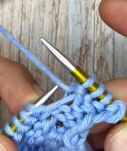 PLL stricken (Purl Left Loop) | simpleknittingpatterns.com