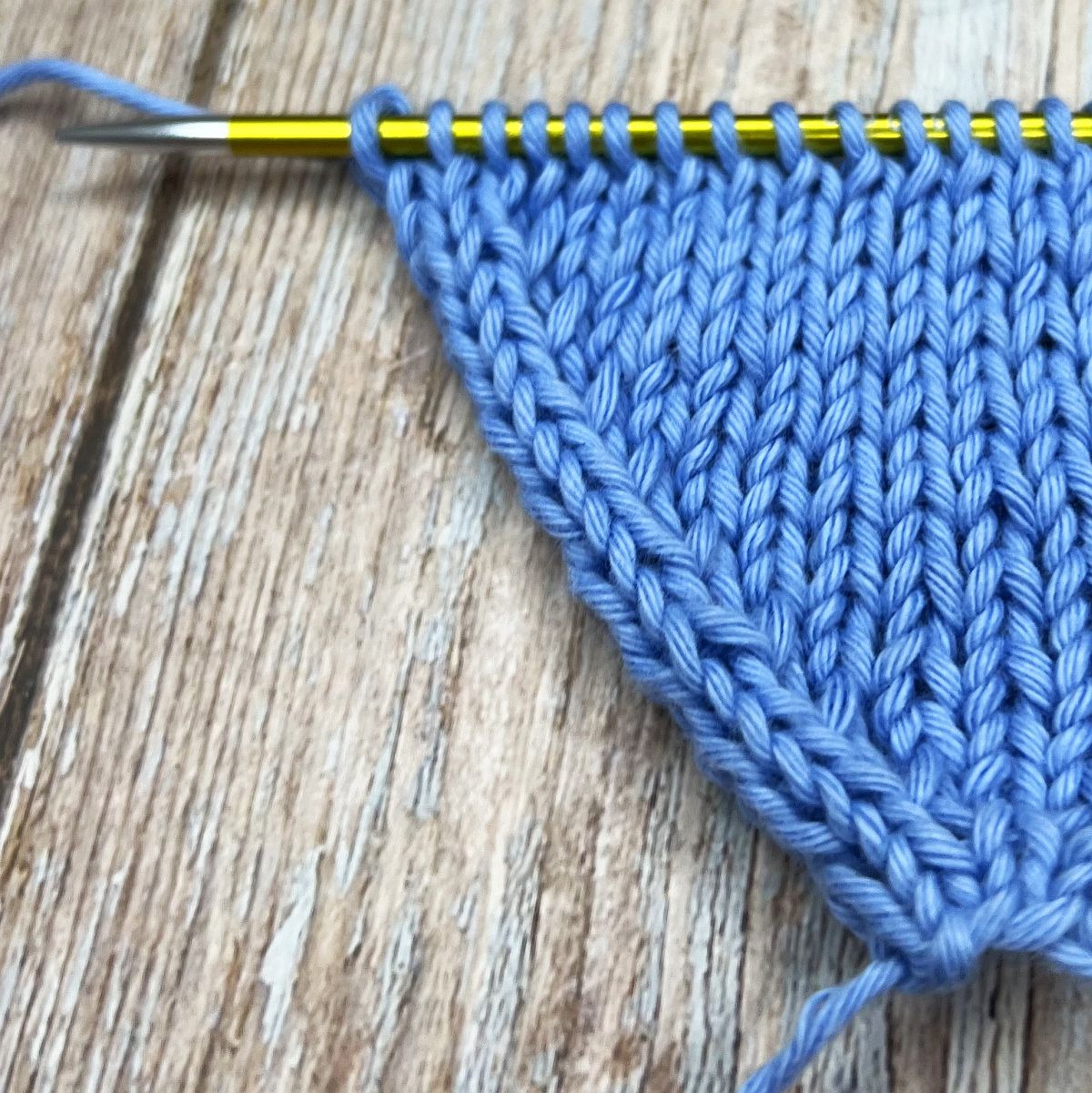 PLL stricken (Purl Left Loop) | simpleknittingpatterns.com