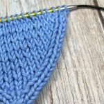 KLL stricken (Knit Left Loop) | simpleknittingpatterns.com