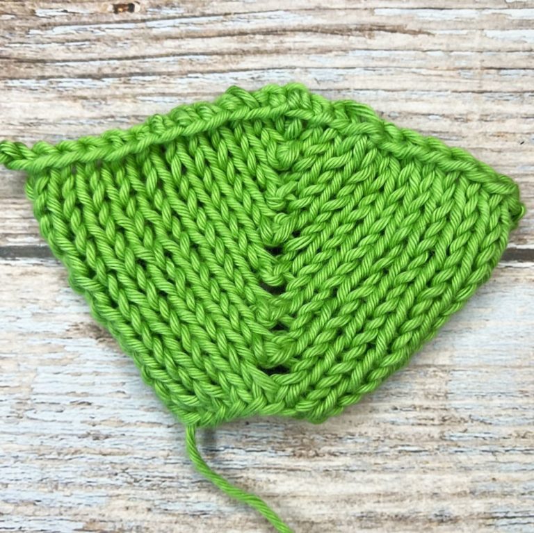 Central Double Increase stricken (CDI) | simpleknittingpatterns.com