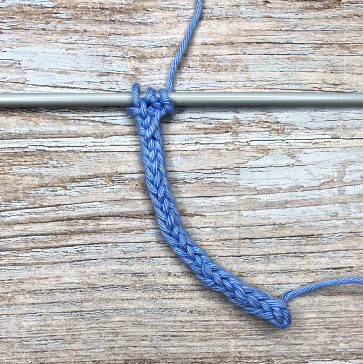 Kordel stricken: Anleitung für den I-Cord | simpleknittingpatterns.com