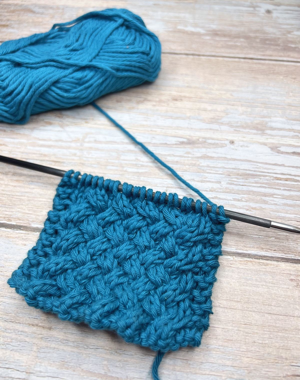 Kleines Zopfmuster-Flechtwerk stricken | simpleknittingpatterns.com