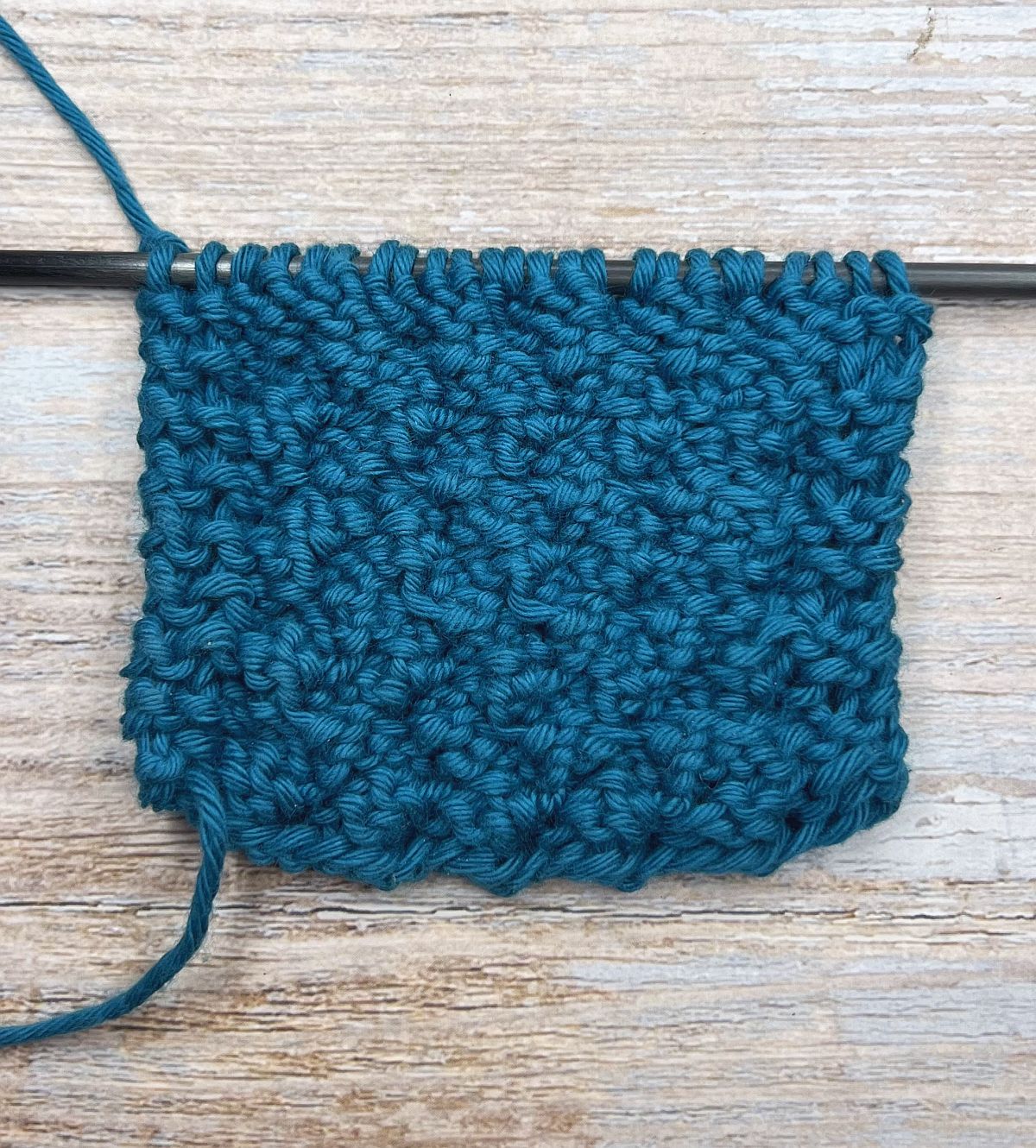 Kleines Zopfmuster-Flechtwerk stricken | simpleknittingpatterns.com