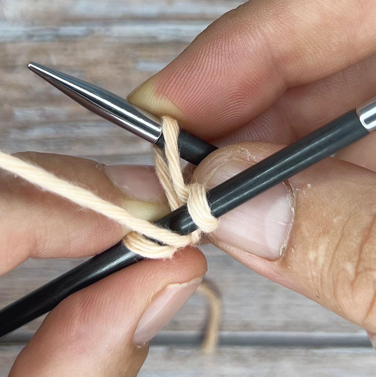 Kordelanschlag stricken (Cable Cast On) | simpleknittingpatterns.com