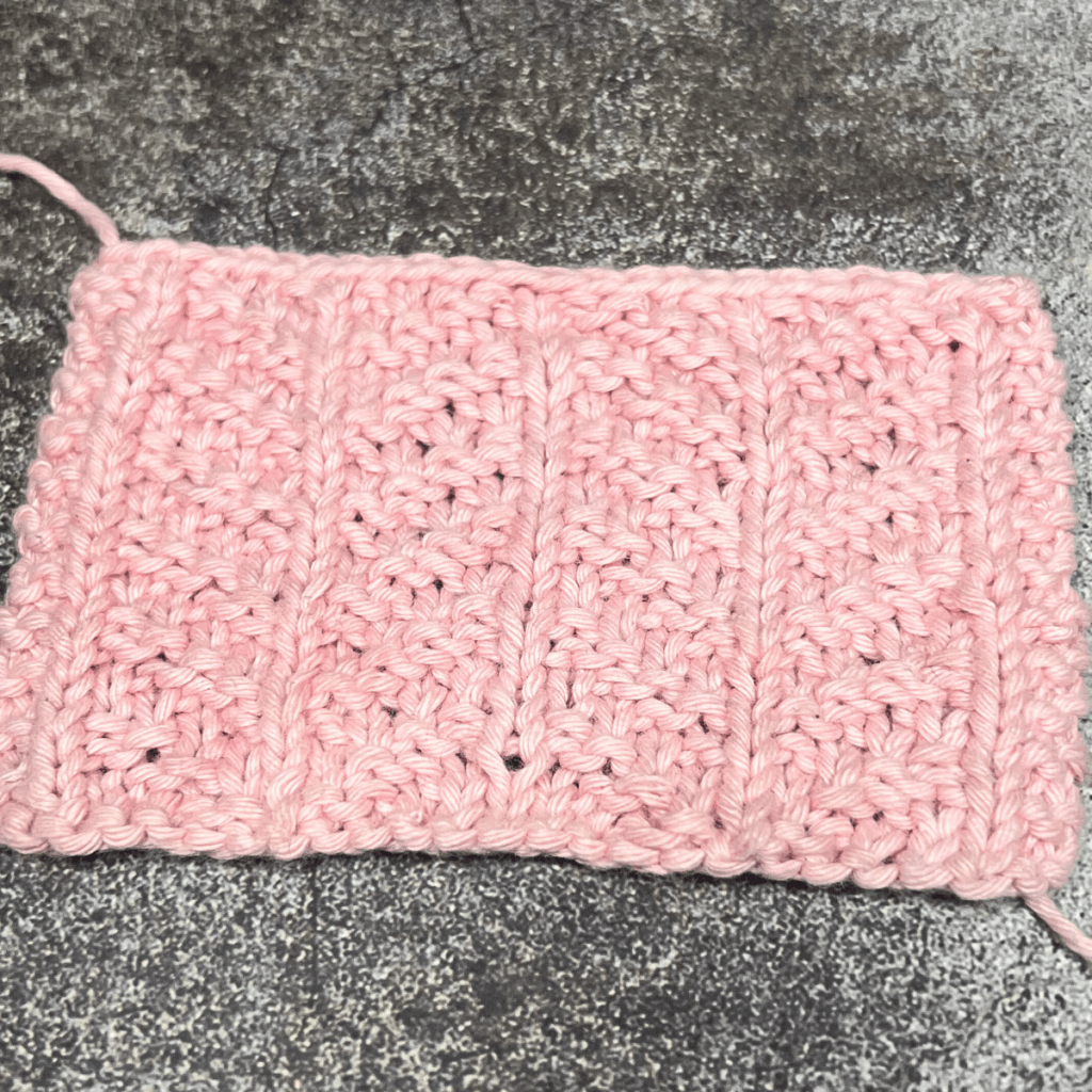 Zickzack-Ajourmuster stricken | simpleknittingpatterns.com