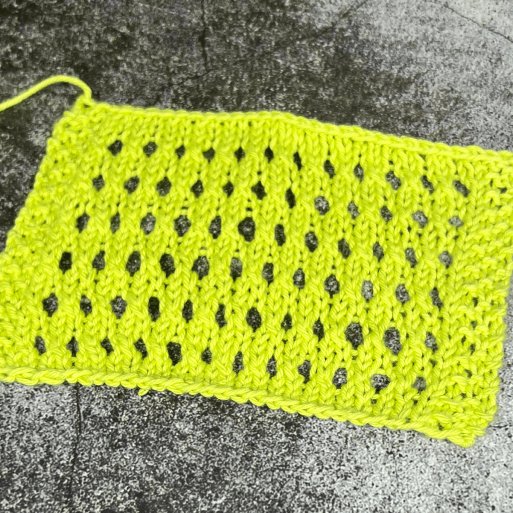 Einfaches Lochmuster stricken | simpleknittingpatterns.com