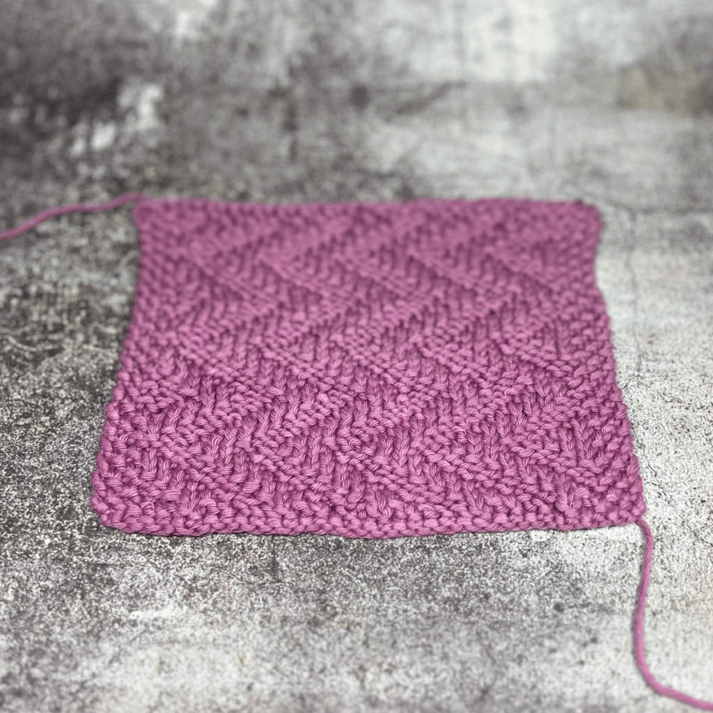 Einfaches Zickzackmuster stricken | simpleknittingpatterns.com