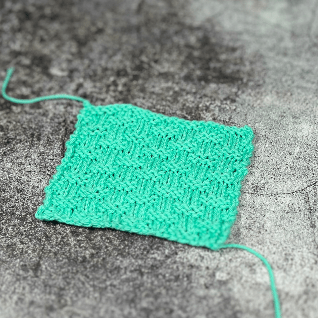 Einfaches Flechtmuster stricken | simpleknittingpatterns.com